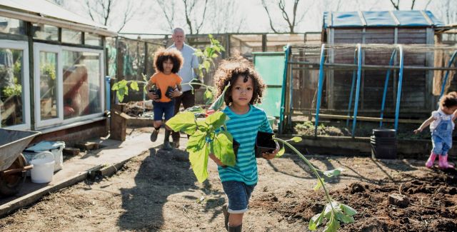Planting more Postcode Gardeners | Friends of the Earth